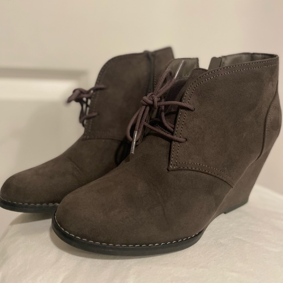 Universal Thread | Shoes | Universal Thread Taupe Size 7 Bootie | Poshmark